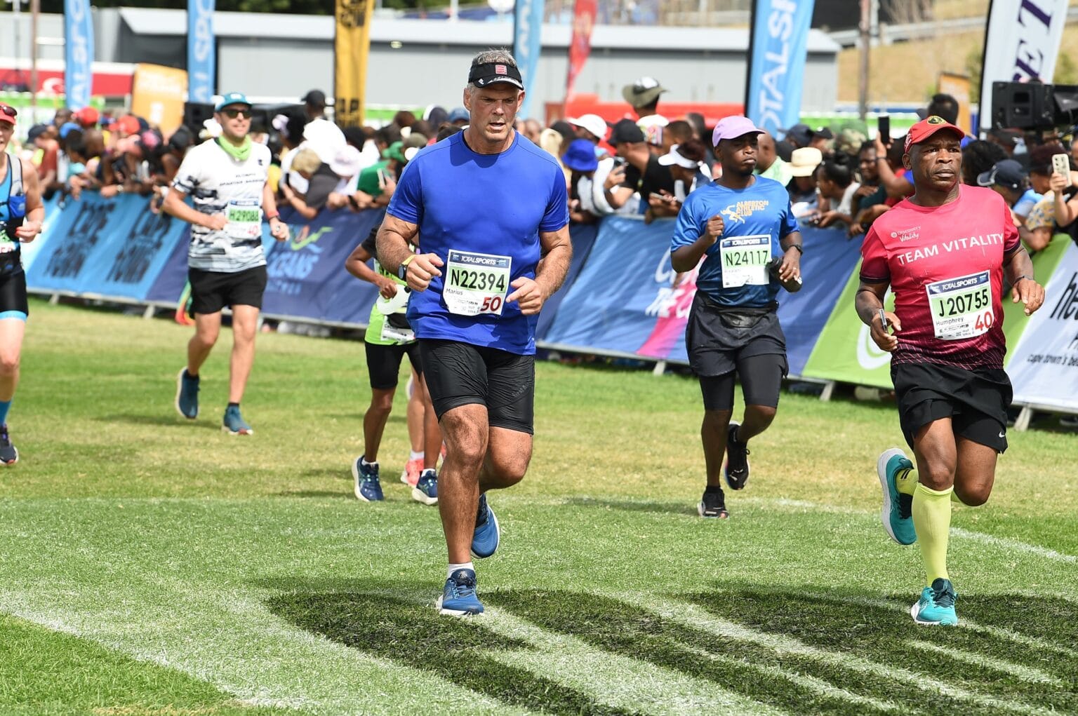 Springbok front-row giants tackle Totalsports Two Oceans Marathon